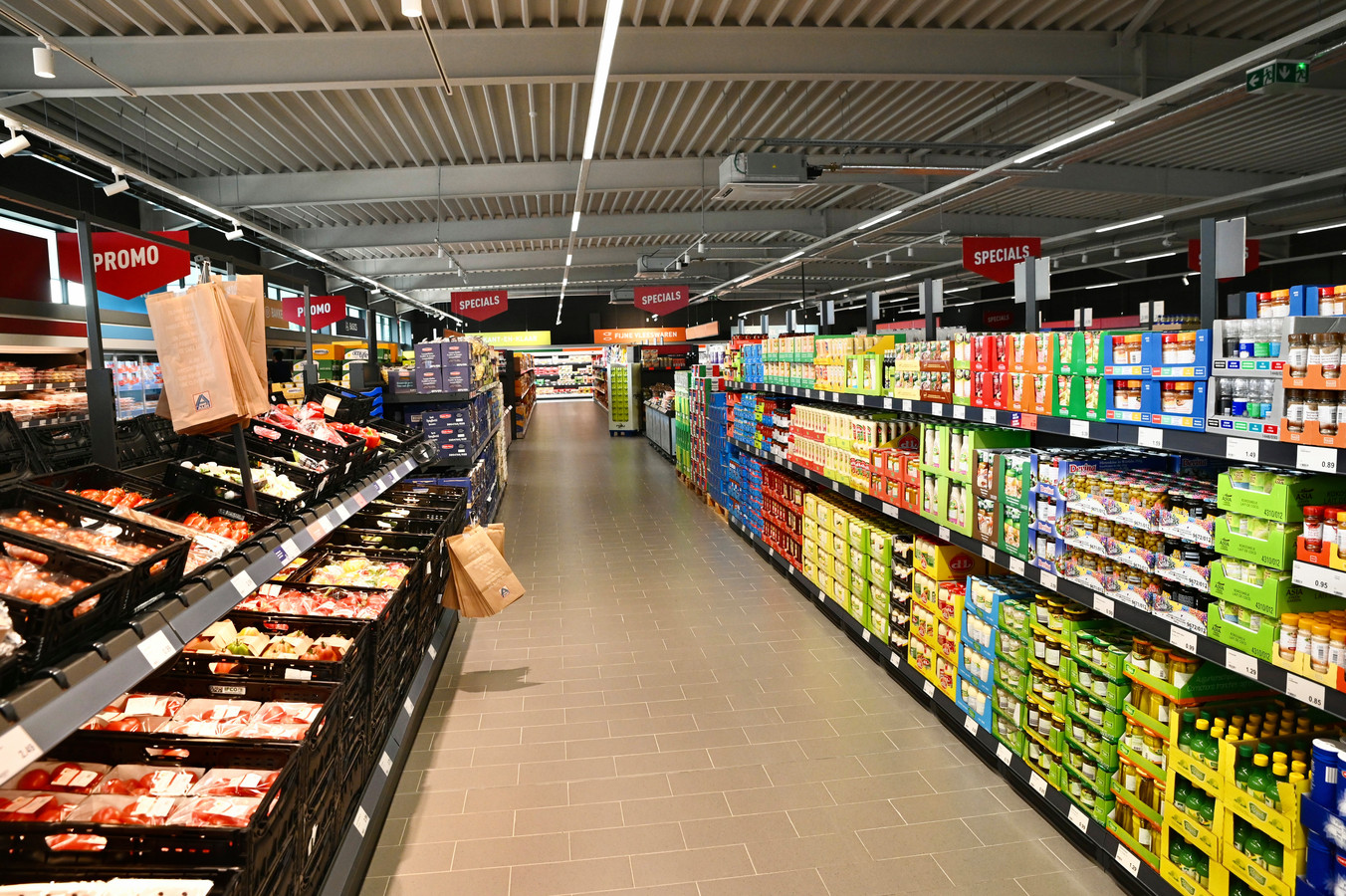 Aldi na zes maanden renovatiewerken terug open: “Groter, nieuwer en meer duurzame winkel” | Foto ...