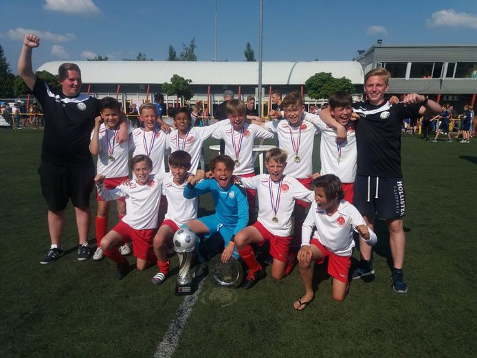 Eliteteam JO11 van Zwaluw VFC is Nederlands kampioen | Den Bosch ...