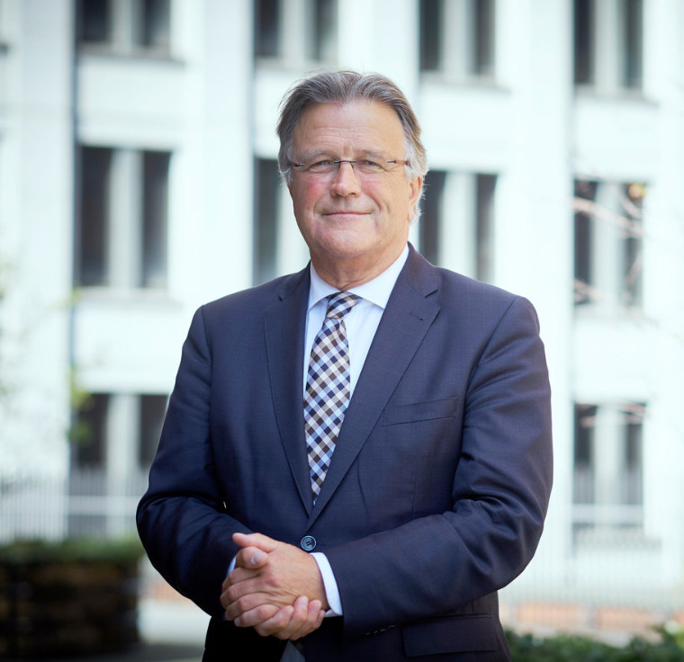 Een klein clubje van roulerende mannen waakt over ons: is dat kwalijk ...