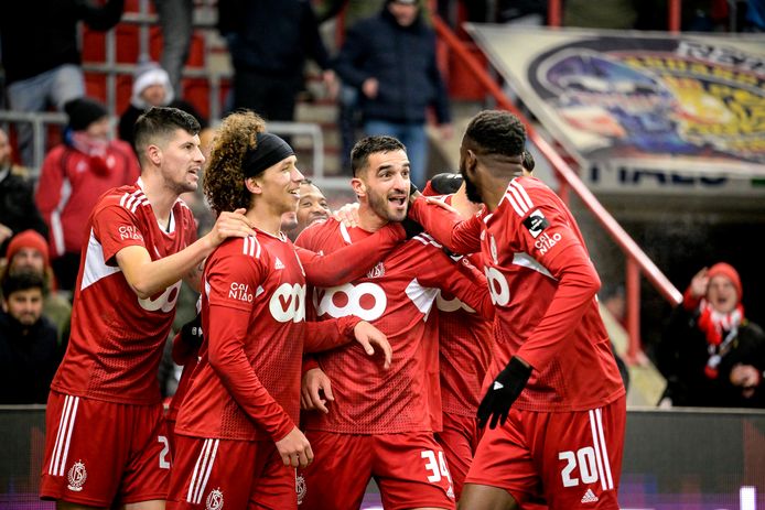 Le Standard se relance enfin et revient à un point du top 4 | Football ...