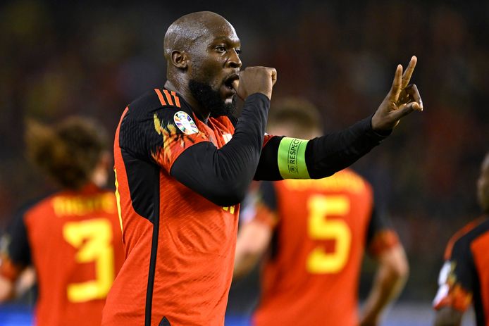 Roger Lukaku doorbreekt de stilte en geeft toe dat contact met Romelu ...