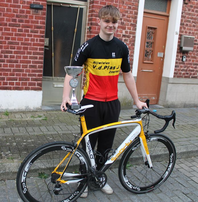 Tiago Van Hecke wil zijn idool Mathieu van der Poel achterna: “De beste ...