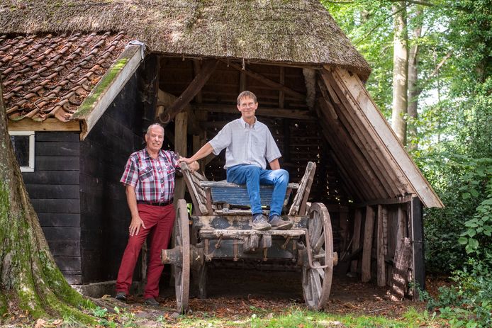 Een lijkwagen nodig? Bel dan naar noabers Jan en Tonnie uit Notter en ...
