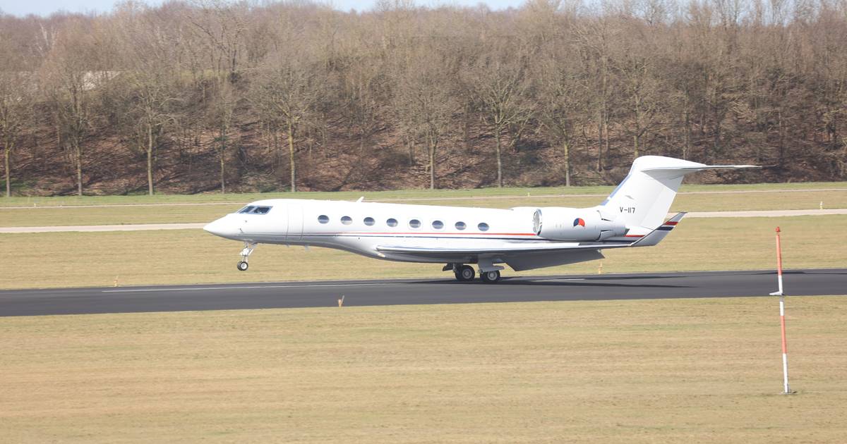 Defensie neemt ‘nieuwe’ Gulfstream in gebruik. Toestel aangekomen op ...