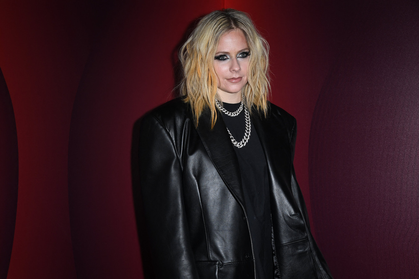 Amper één week na verbroken verloving: Avril Lavigne gespot met rapper ...