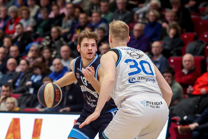 Landstede Hammers ontsnapt met blauw oog tijdens bekerduel tegen ...