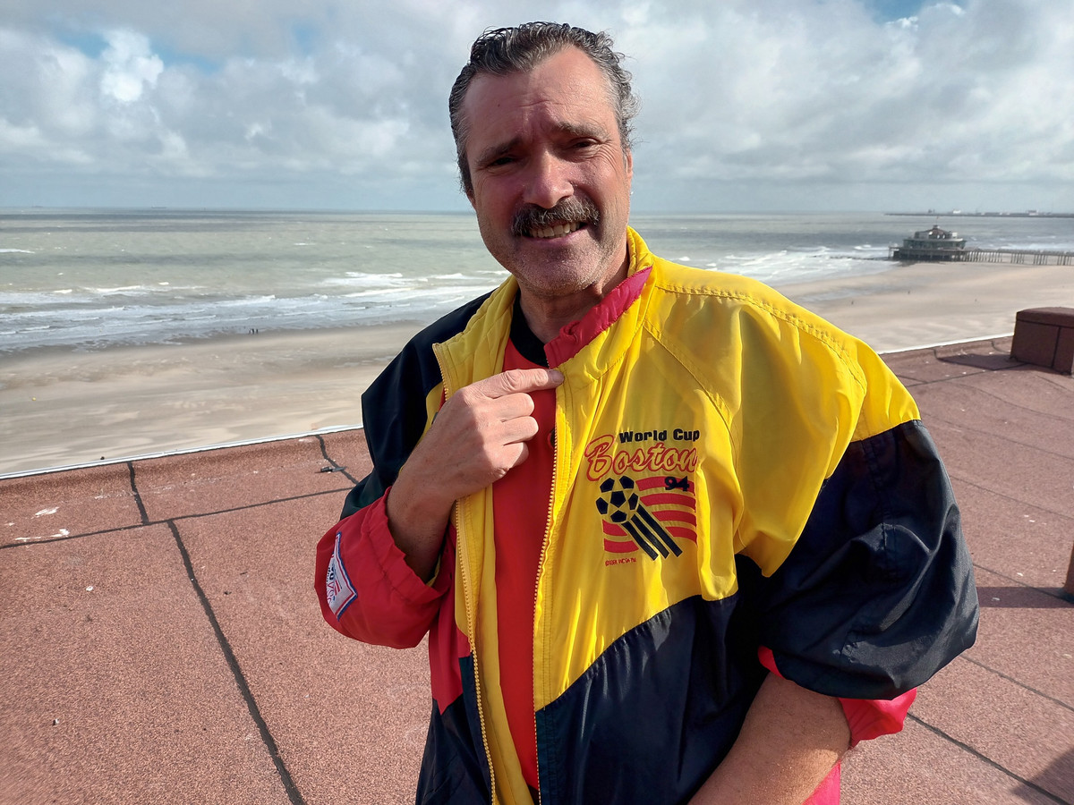 Al 40 jaar reist superfan Ludo (61) mee met de Rode Duivels: “Een ...