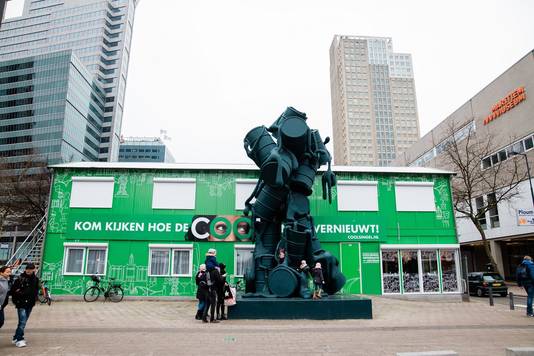 De Druiper van Van Lieshout verplaatst bij Churchillplein | Rotterdam ...