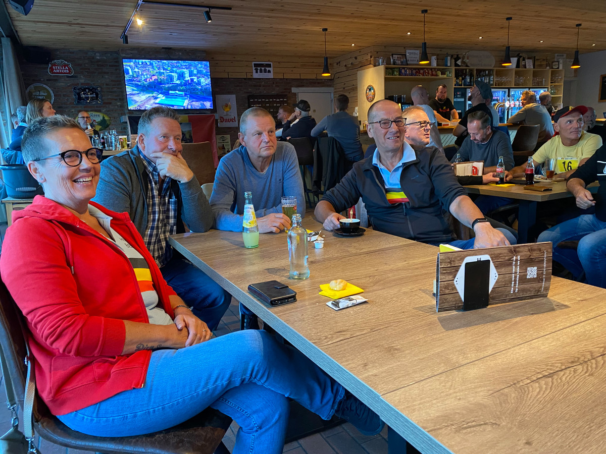 Supporters Van Aert applaudisseren voor Remco: "Maar euforie zou groter ...