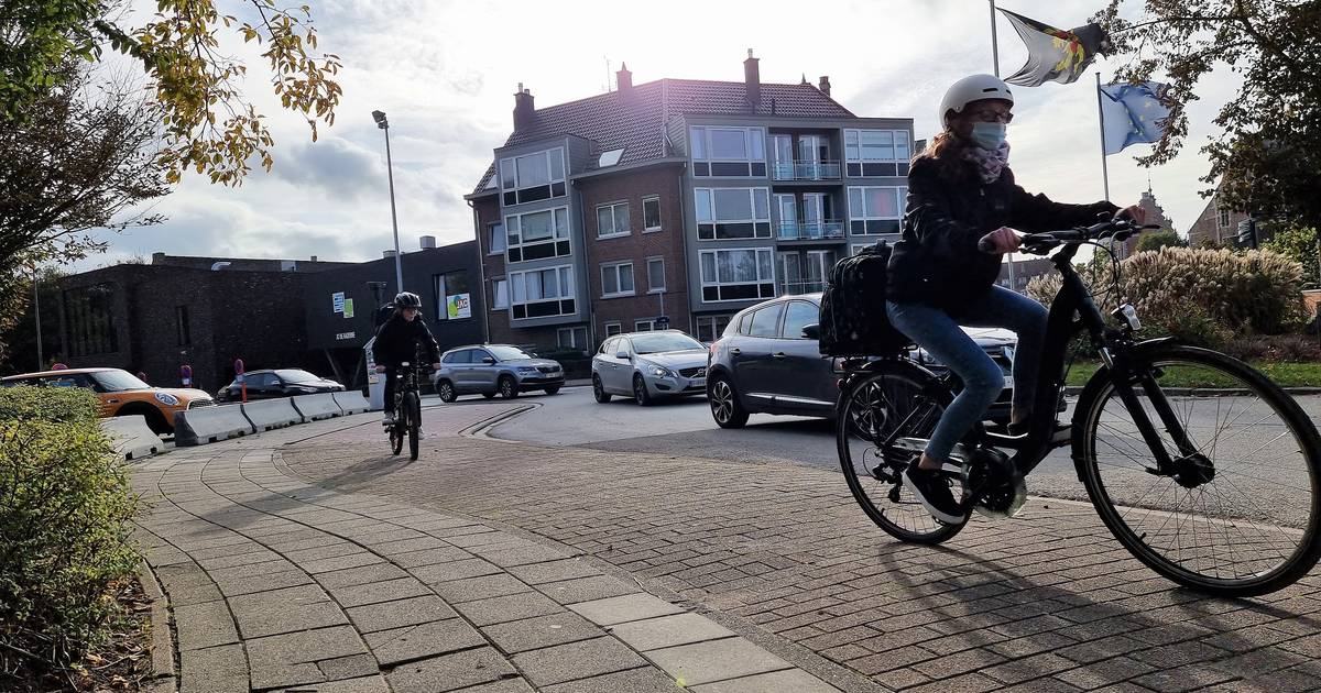 Fietszone in Halse binnenstad bijgeschaafd en uitgebreid : “Eindelijk ...