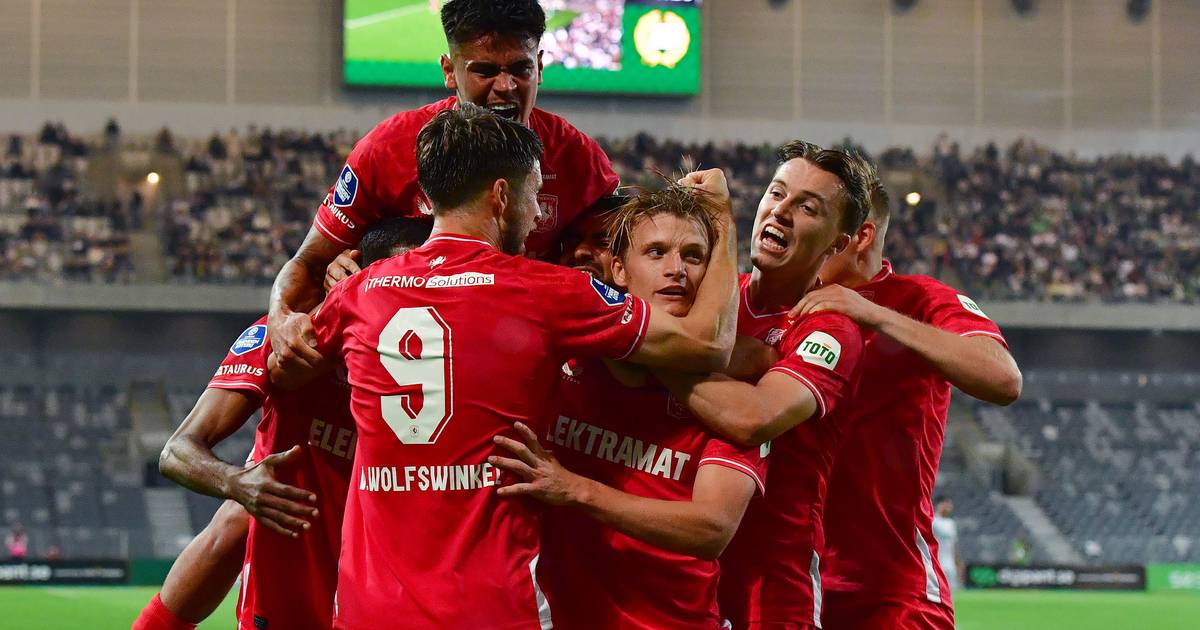 TERUGLEZEN | Gelijkmaker Sem Steijn in verlenging brengt FC Twente in volgende ronde Conference ...