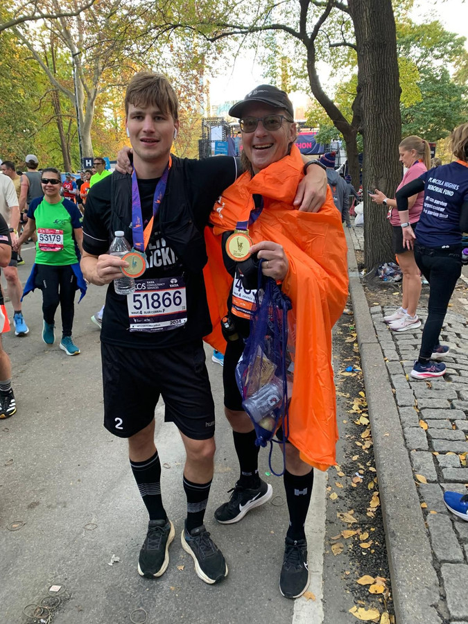 Nigel (25) liep de marathon van New York voor zijn zieke moeder: ‘Een ...