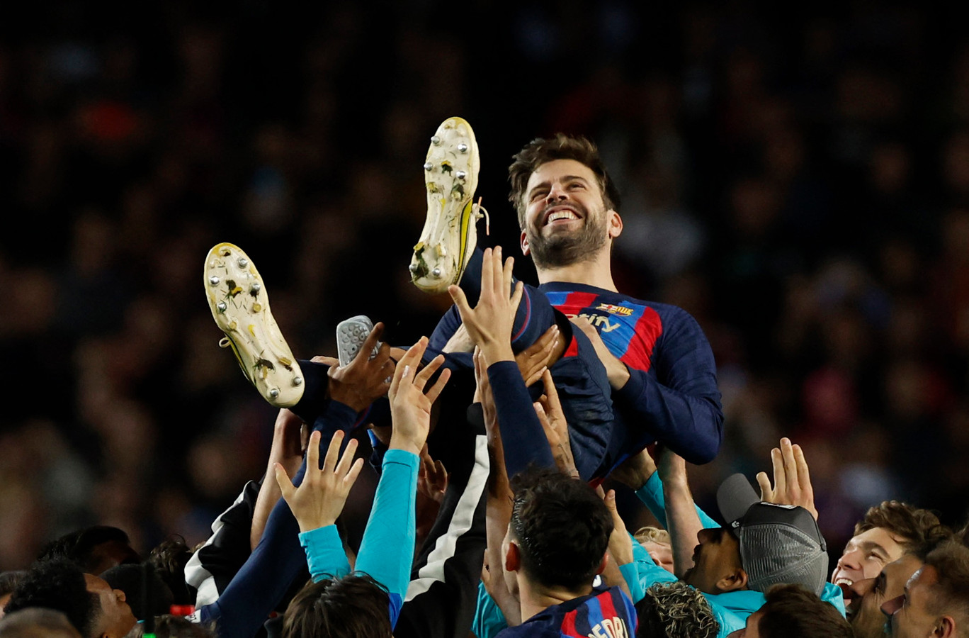 Les adieux émouvants de Gerard Piqué au public du Camp Nou | Foto ...