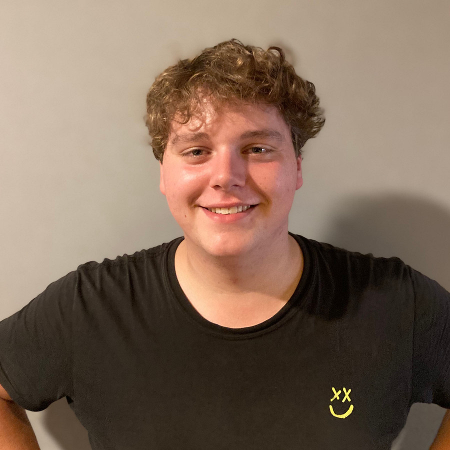 ‘Hotel de Kaf’ gaat in moordend tempo door tal van maatschappelijke ...