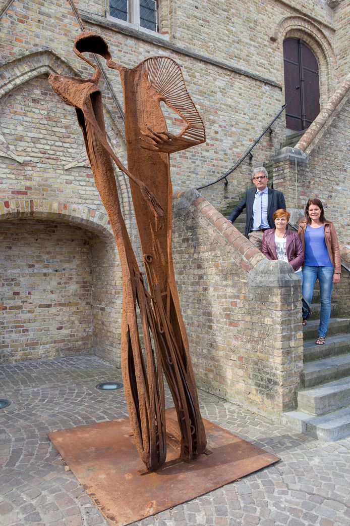 Lichtfrontbeeld siert stadshalle | Nieuwpoort | hln.be