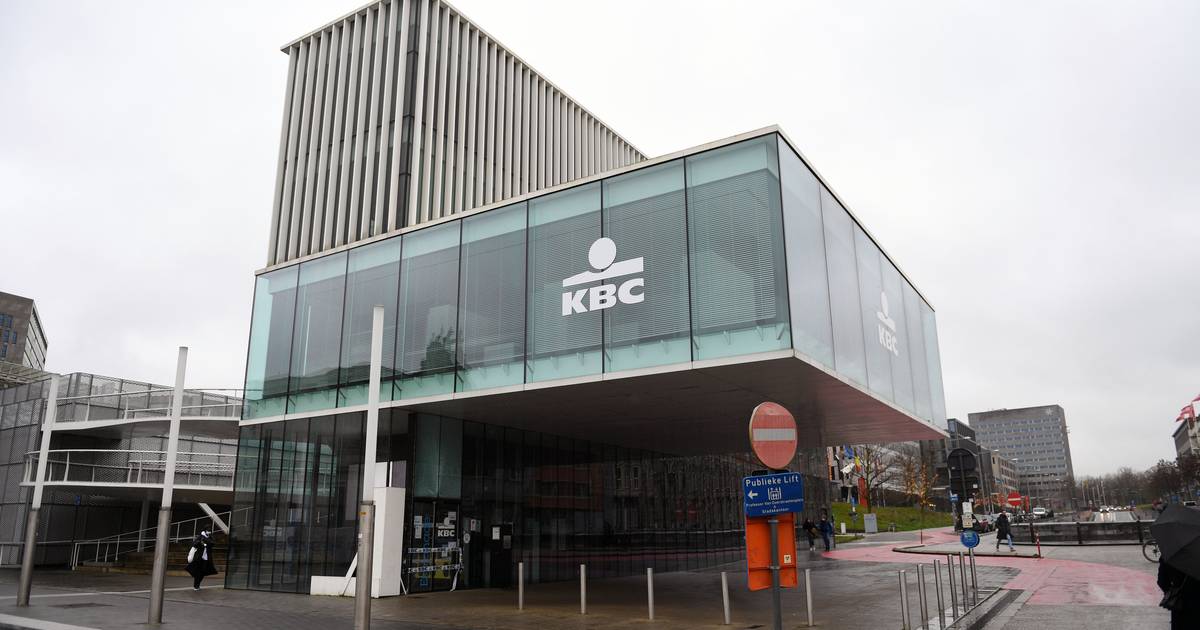 KBC past organisatie aan: meer kantoren voor private banking ...