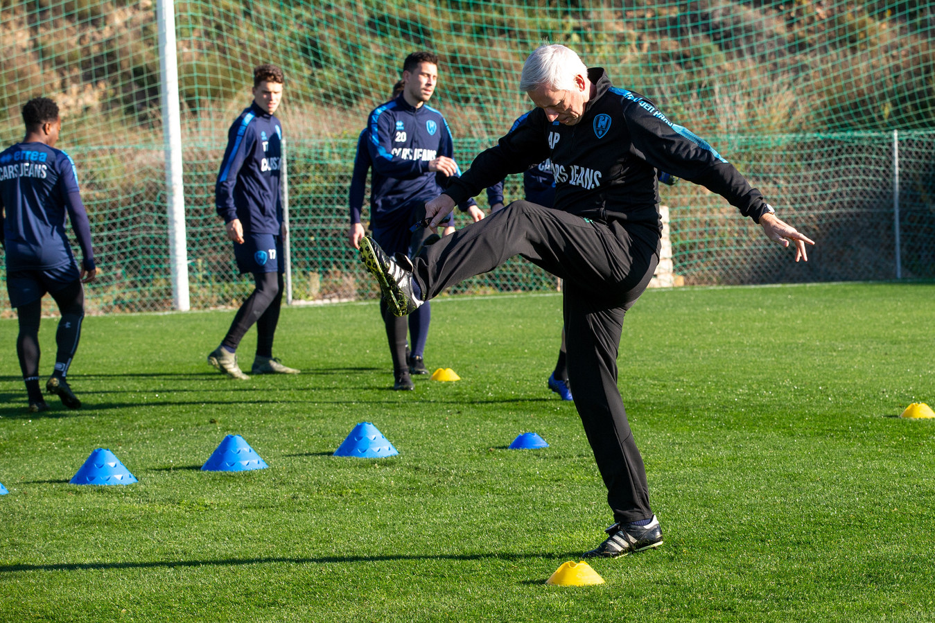 O, o, ADO, roerige club, achter de duinen: het lot ligt in Engelse handen | Foto | gelderlander.nl