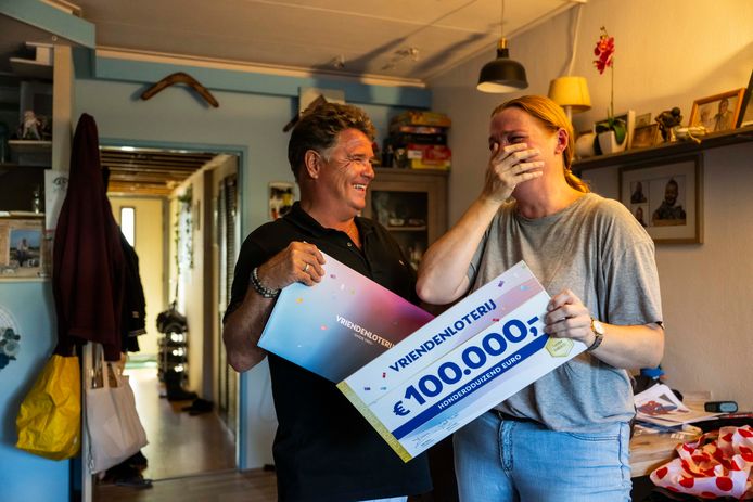 Angela uit Spijkenisse wint een ton in de VriendenLoterij | Nissewaard ...