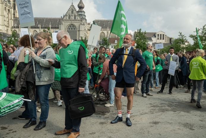 3.500 leerkrachten voeren actie in Antwerpen tegen rapport minister ...