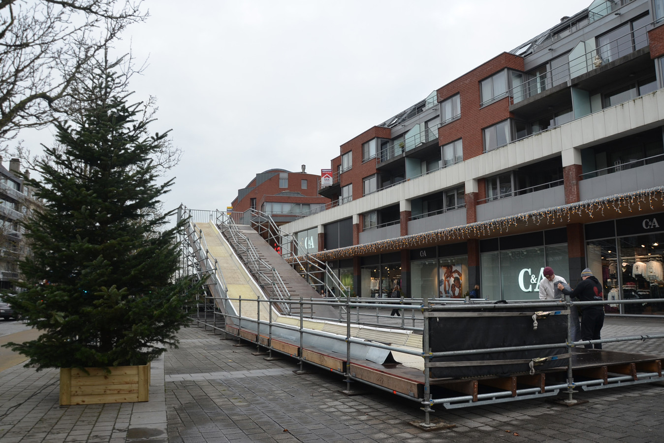 Kerstbandenslide en andere attracties staan al klaar voor ‘Ninove ...