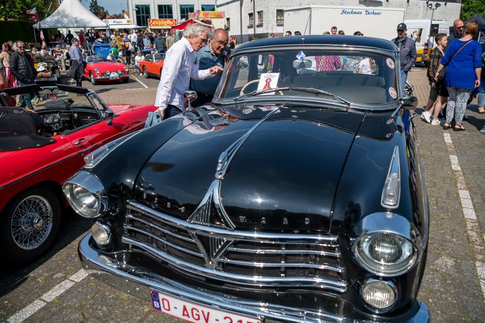 Oldtimer Festival is leukste dag van het jaar in Axel: ‘Hoe deze auto rijdt? Vreselijk ...