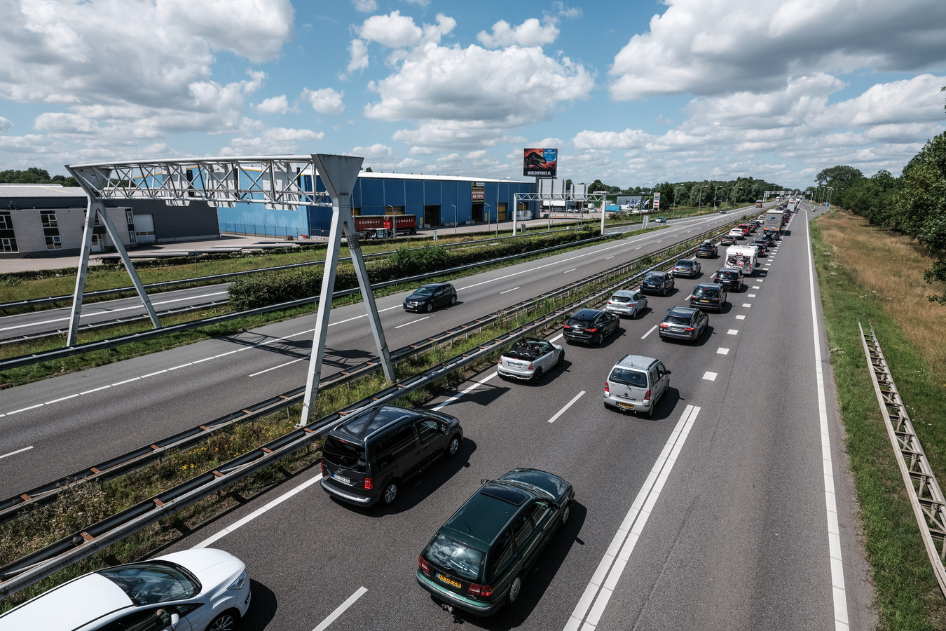 ‘Pinksterfile’ op A12 door Duitse toeristen, ook drukte op de A73 bij ...
