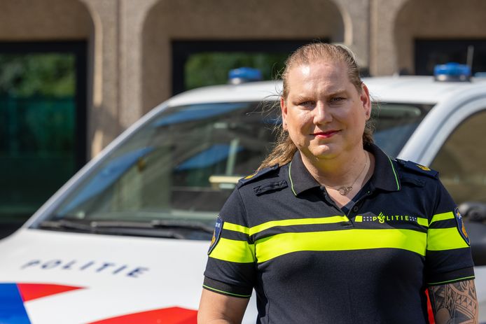Renée is nu officieel vrouw: ‘Collega's bij de politie steunden me, bij ...