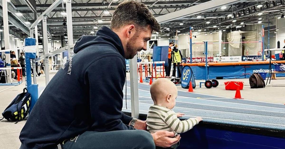 Met zoon Tim naast hem in de sporthal leeft voormalig meerkamper Eelco ...