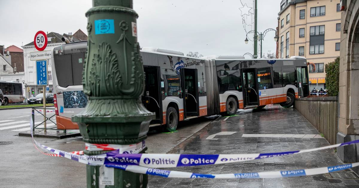 Grave accident à Bruxelles: un bus de la STIB percute plusieurs ...