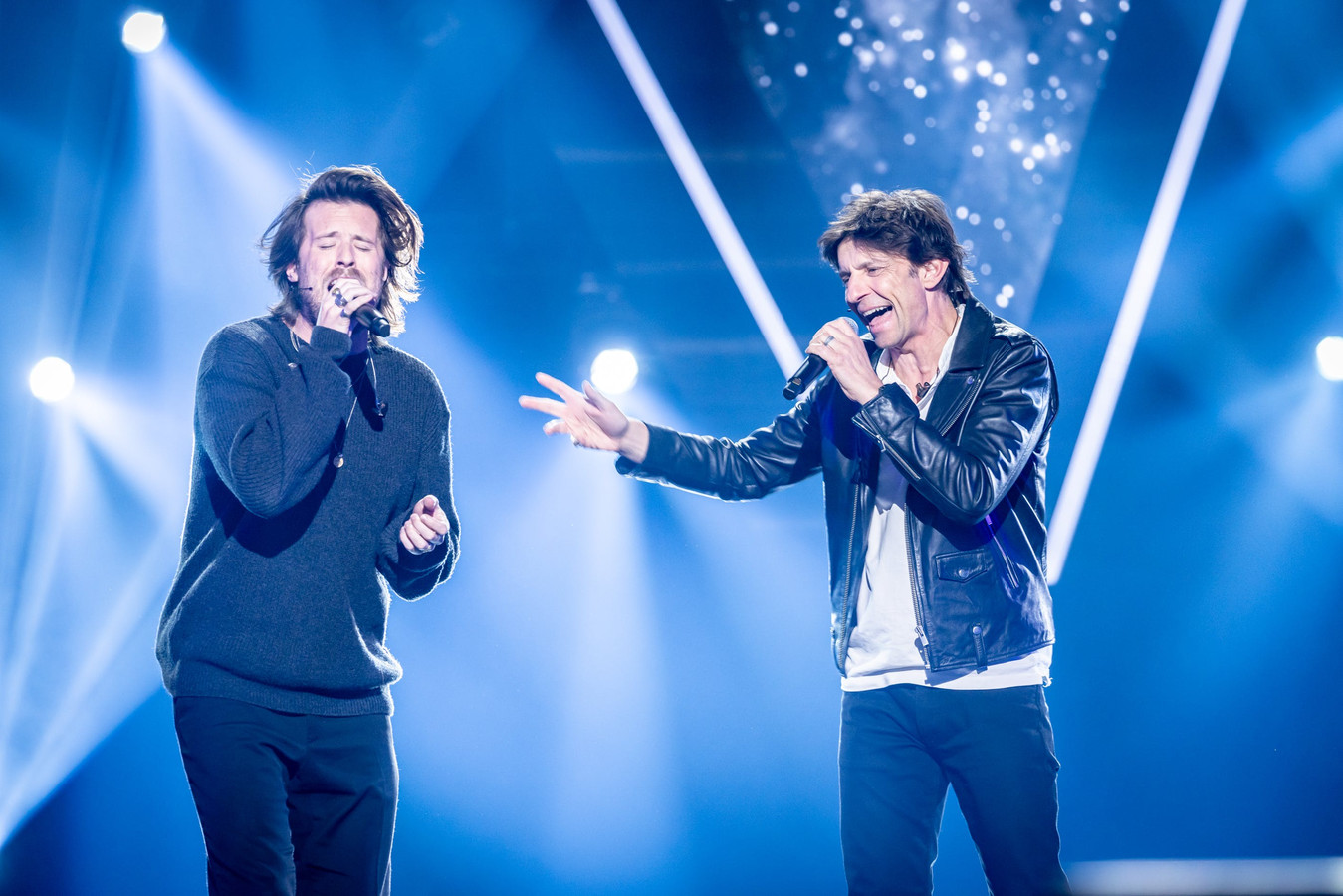 Mathieu Terryn en Koen Wauters zingen samen het nummer ‘Nobelprijs’ in ...
