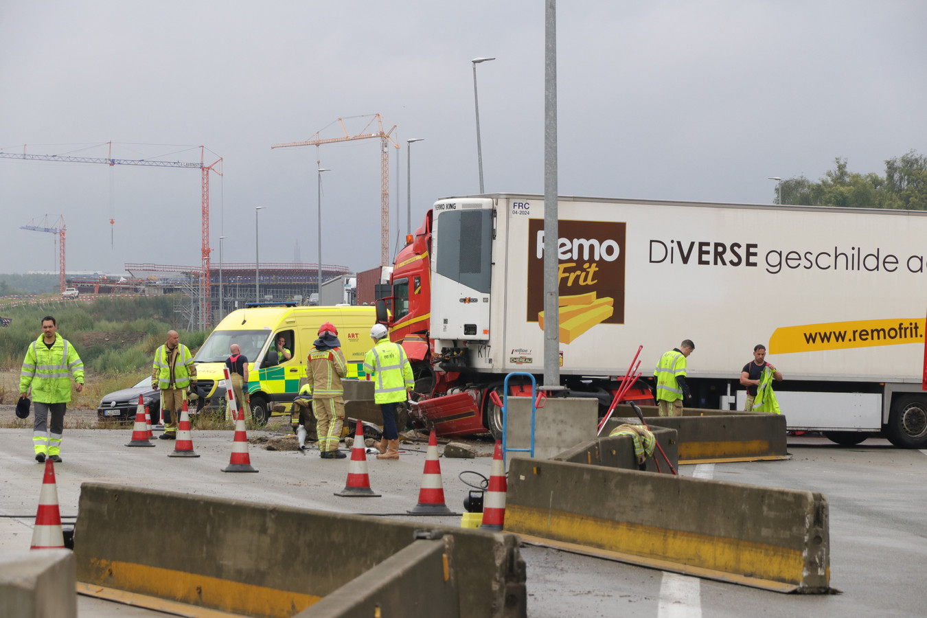 Vrachtwagenchauffeur Pascal (55) overleden nadat hij onwel wordt achter ...