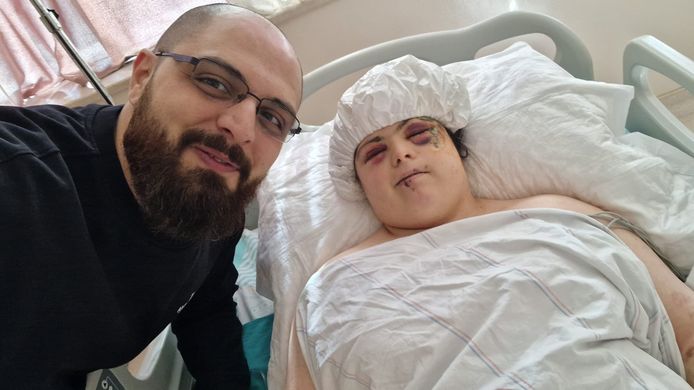 Zakwan is radeloos: waar moet zijn gewonde zusje (18) met down heen na ...