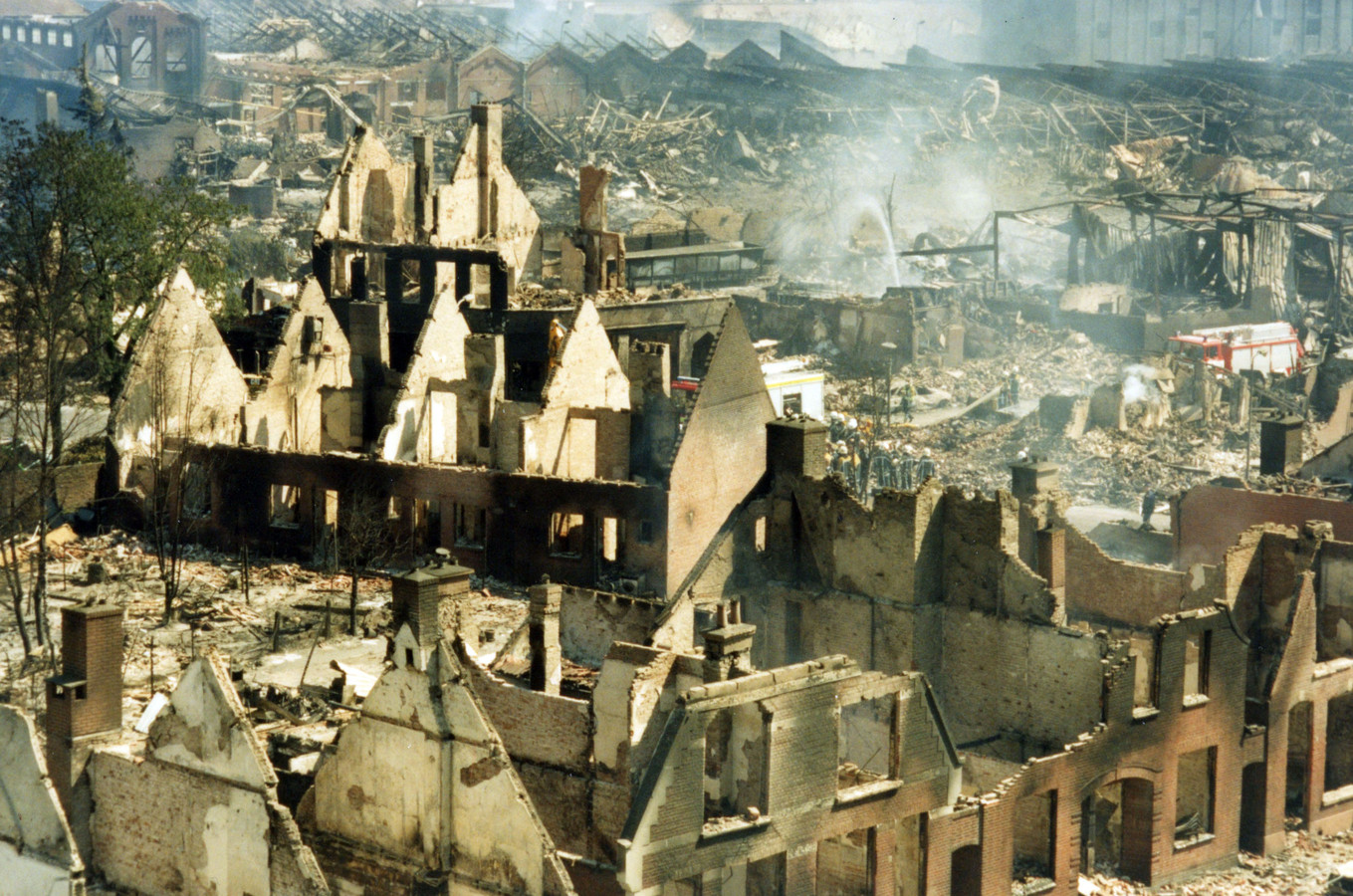 Nabestaanden vrezen ‘sensatie’ in serie over Enschedese vuurwerkramp ...