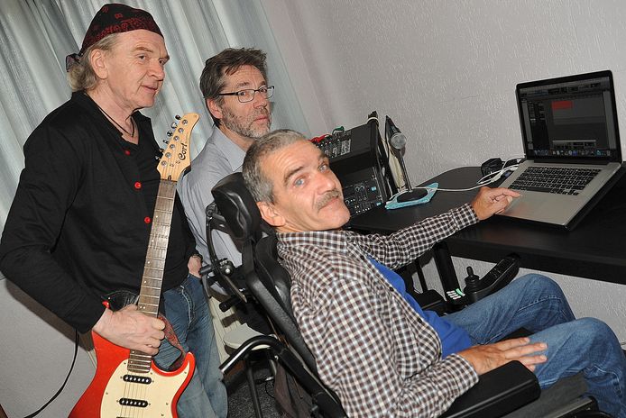 Drie muzikanten maken samen vredeslied | Essen | hln.be