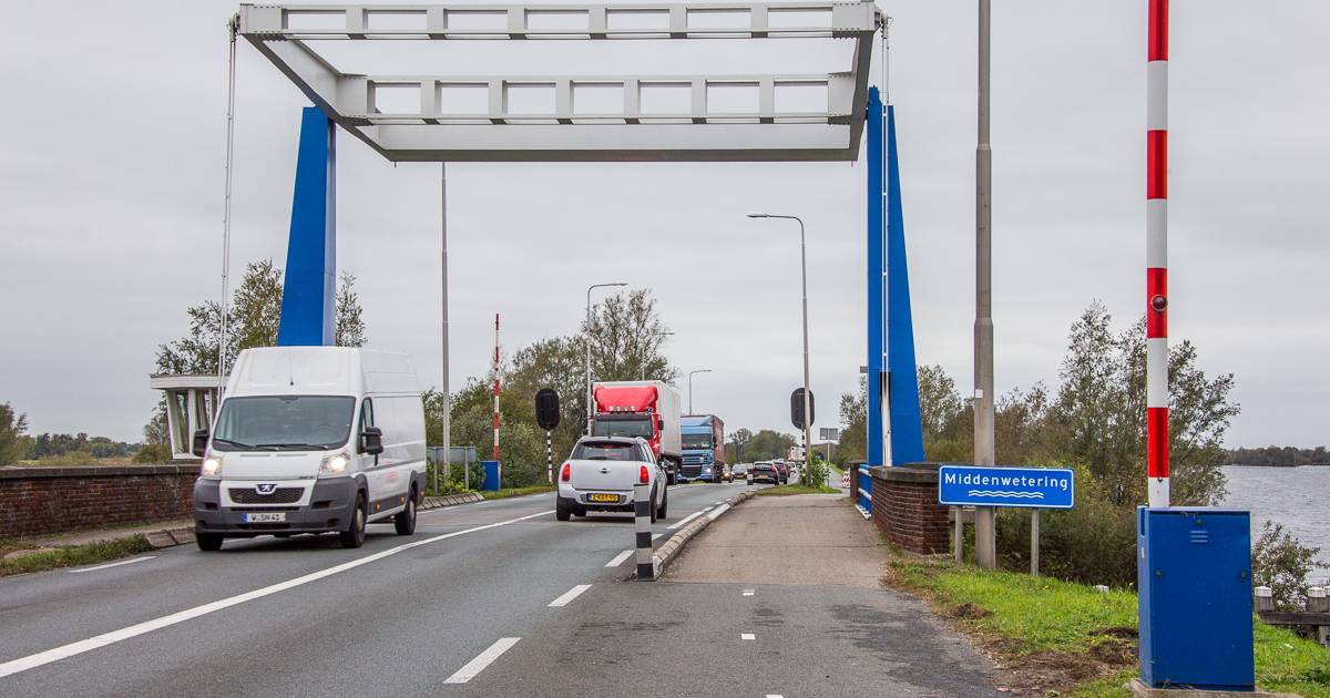 Rijstrook van Demmerikse brug in N201 vier nachten dicht | Woerden | AD.nl