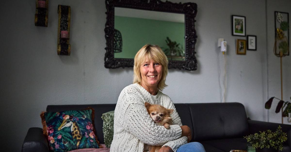 Uit deze buurt wil iedereen verhuizen, maar Angelique (57) krijg je ...