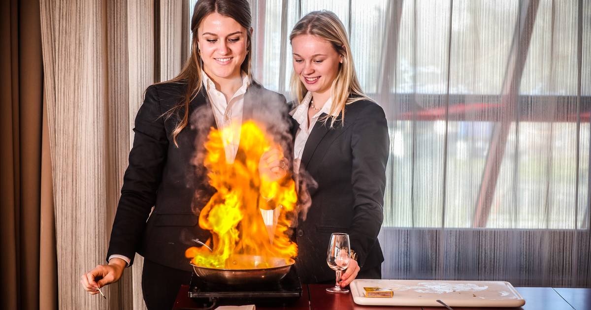 “Aan tafel flamberen of een prachtig stukje vlees versnijden... Het ...