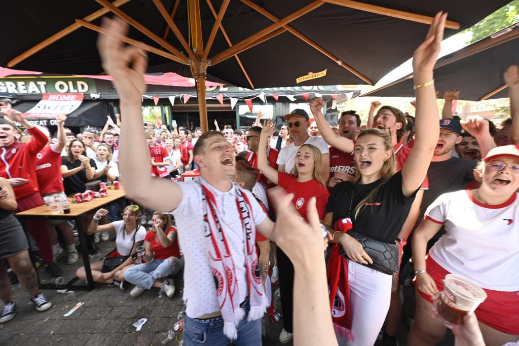 REPORTAGE. Rood-witte dag eindigt met teleurstelling, zowel aan ...