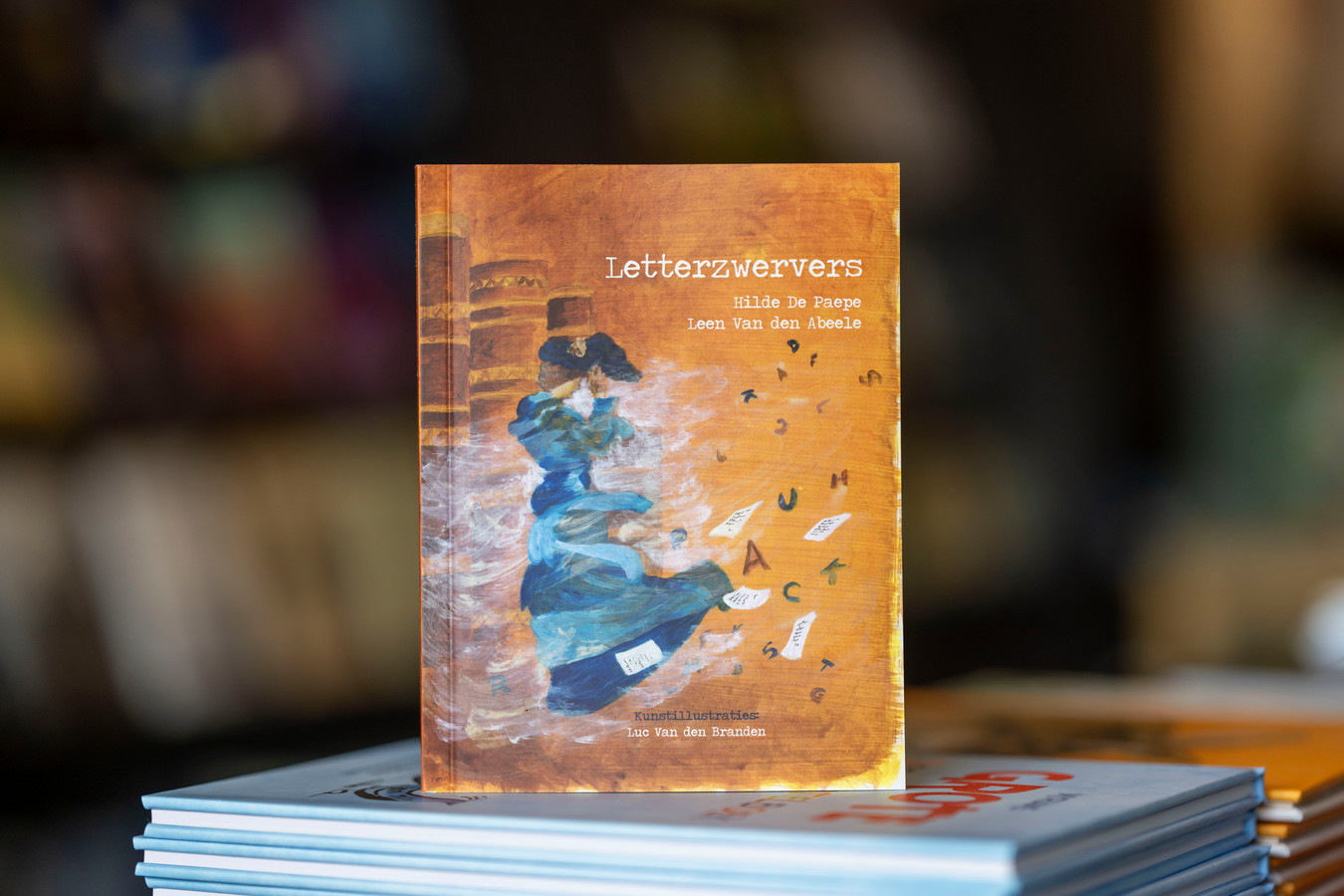 Hilde De Paepe schrijft nieuwe poëziebundel samen met moeder | Foto ...