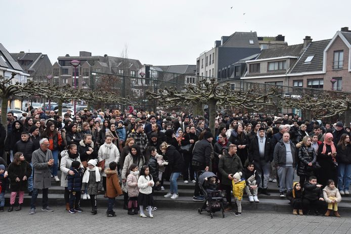 Zele houdt stille wake voor slachtoffers Turkije en Syrië | Zele | hln.be