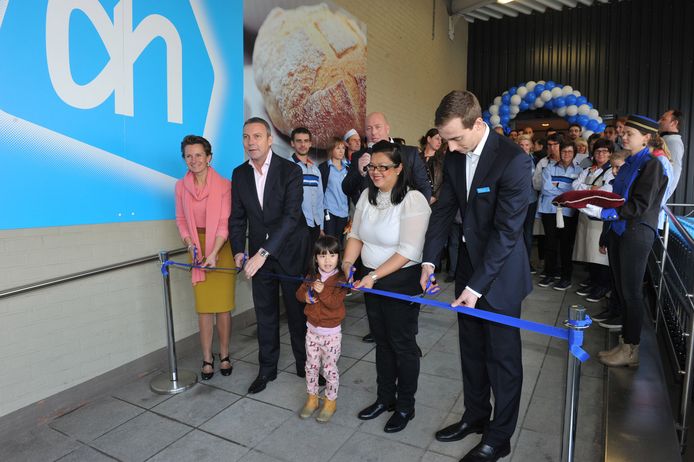 Overrompeling bij opening Albert Heijn | Nijlen | hln.be