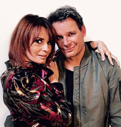 Leontine gaat voor knalrode coupe en Candy doucht met saxofoon | Foto ...