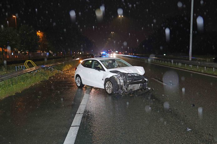 Ongeluk op A59 bij Waalwijk, automobiliste verliest macht over het stuur | 112 nieuws Waalwijk ...