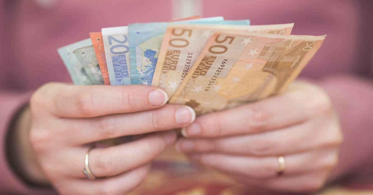 Hoeveel stort uw werkgever maandelijks op uw rekening? Zoveel verdient ...