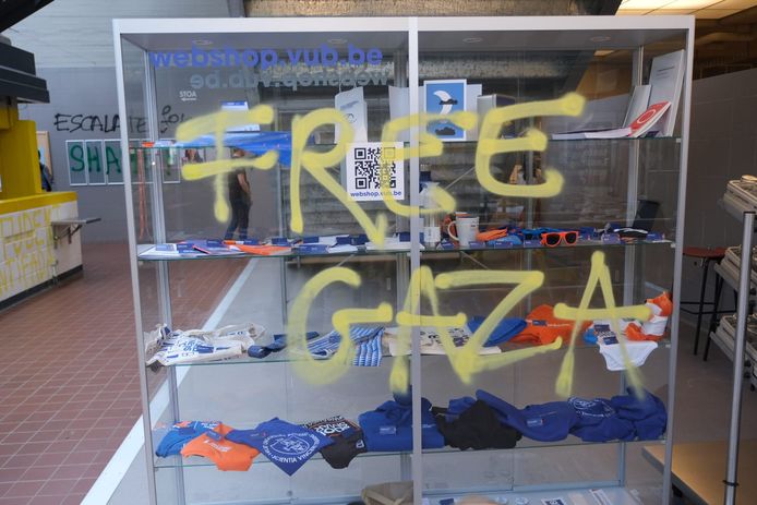 Le restaurant de la VUB vandalisé à coups de slogans pro-palestiniens ...