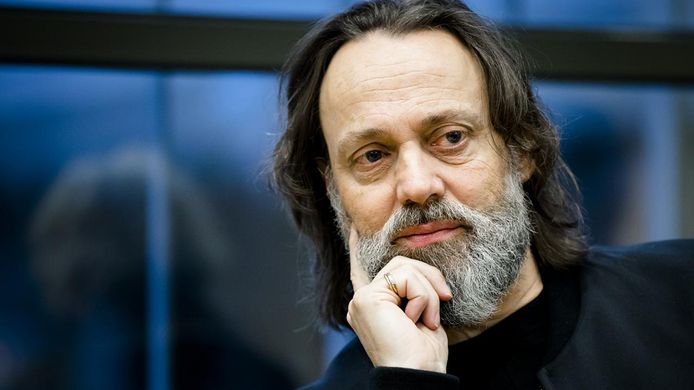 Hugo Borst krijgt Lof der Zotheid-speld | Rotterdam | AD.nl