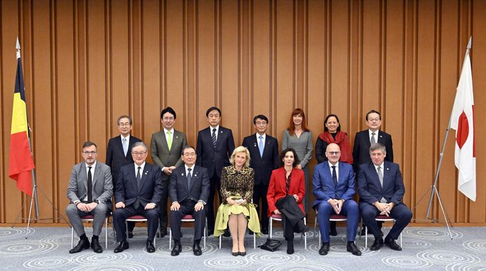 La princesse Astrid et la délégation belge lèvent leur bière aux ...