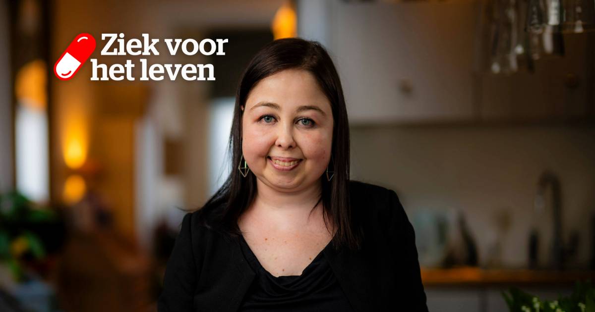 “Ik heb constant pijn, maar lach altijd”: Eva heeft al 30 jaar reuma en verloor heupen en knieën ...
