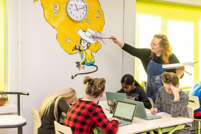 Kunstenares Masja Pakvis zorgt voor vrolijkheid bij de Hofvilla en ...