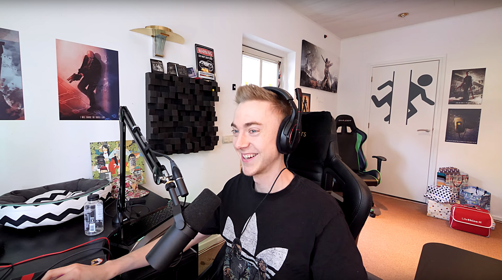 Online-grootheid Edd Stanton gamet zich naar een luxueus leven in ...